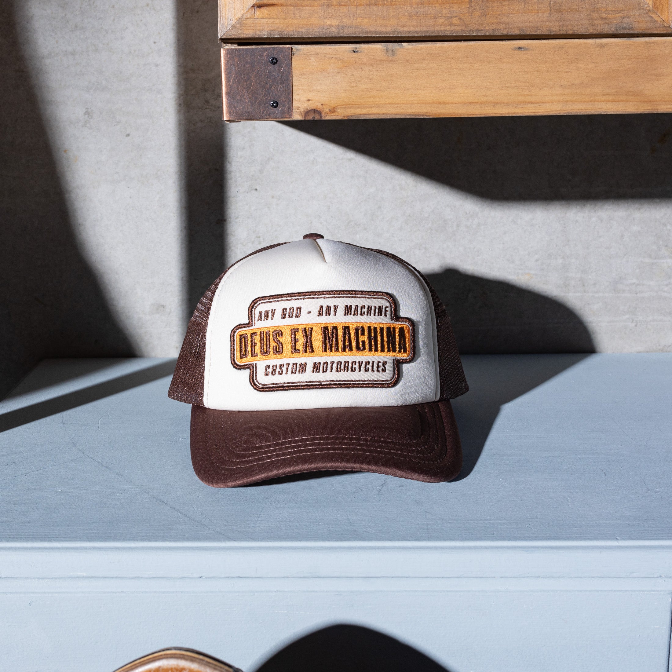 DEUS EX MACHINA - Grip Tape Trucker - Brown Combo – Jake's Apparel